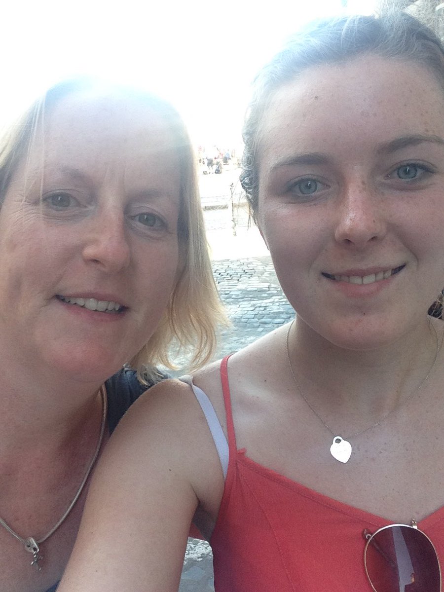 Holly Rawlinson's Instagram, Twitter & Facebook on IDCrawl