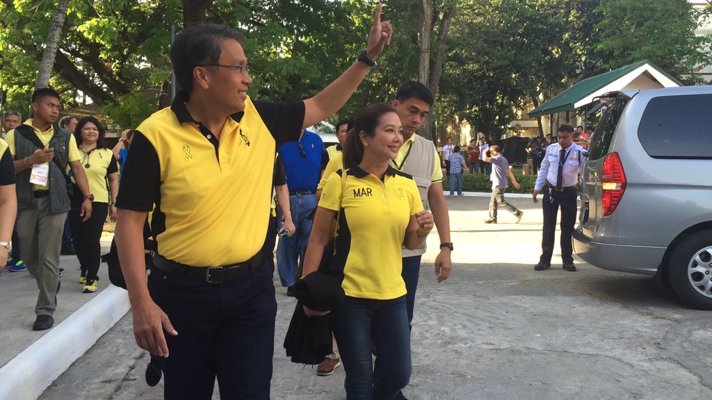 Mar Roxas 3rd to arrive, with wife Korina Sanchez, Edwin Lacierda ...