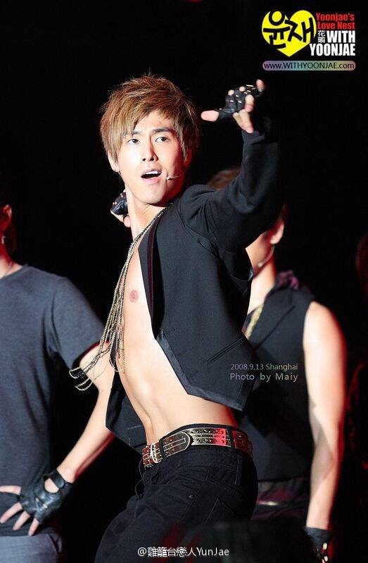 Yunho Abs