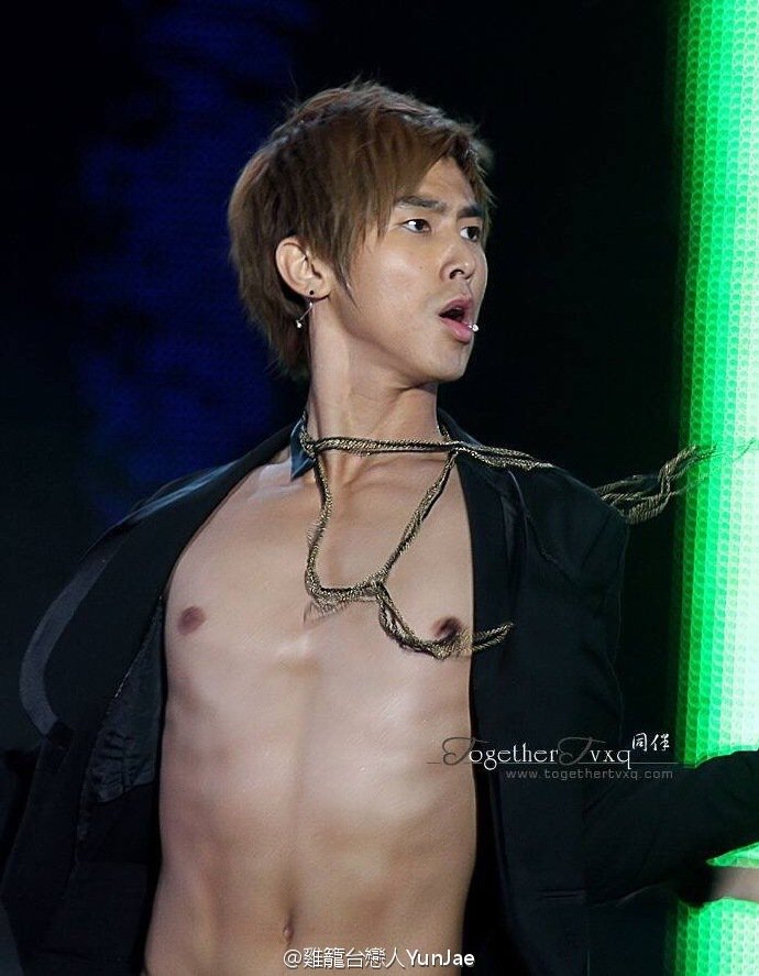 Yunho Abs