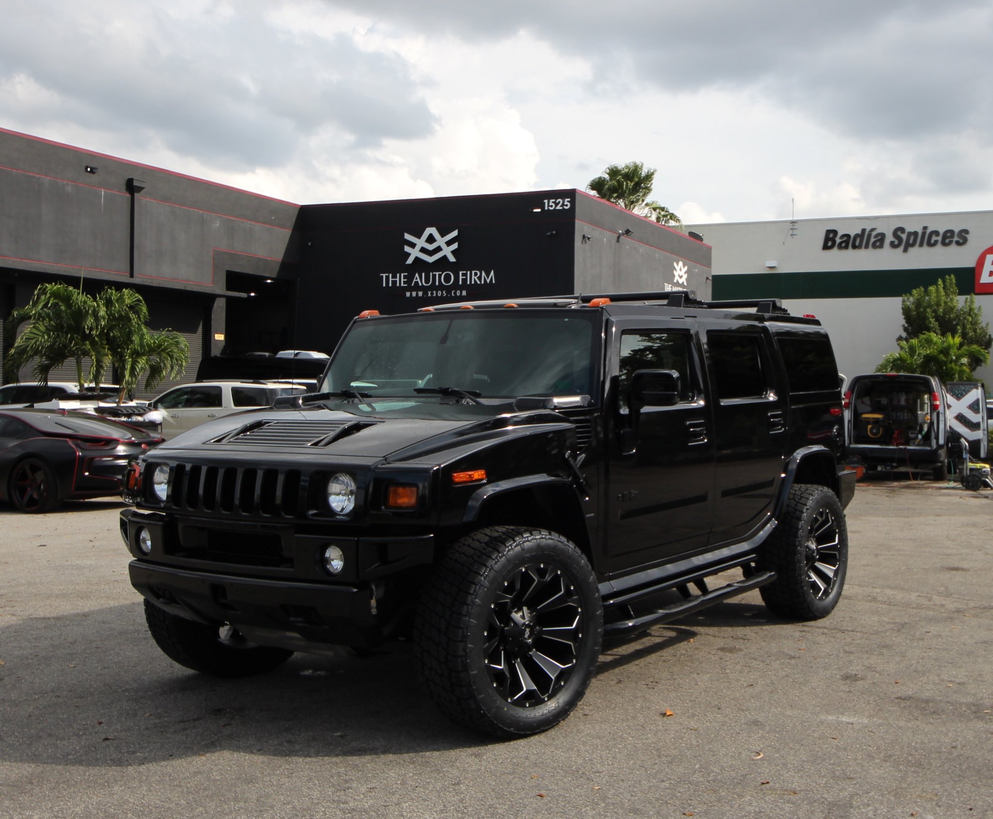 Hummer H3 Blacked Out