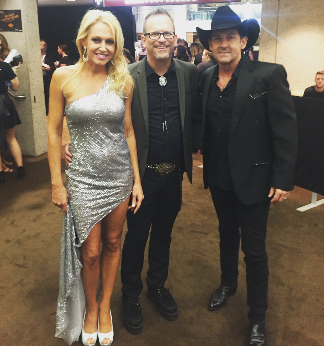 Lee kernaghan, robby x & tim daley are in the building! good luck ...