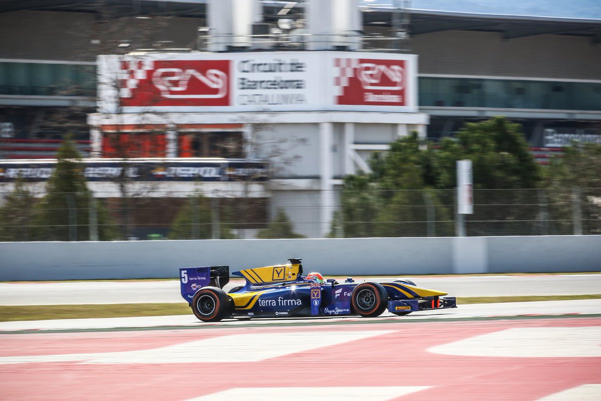 Pierre Gasly's Red Bull GP2 car is, unsurprisingly, stunning. : r/formula1
