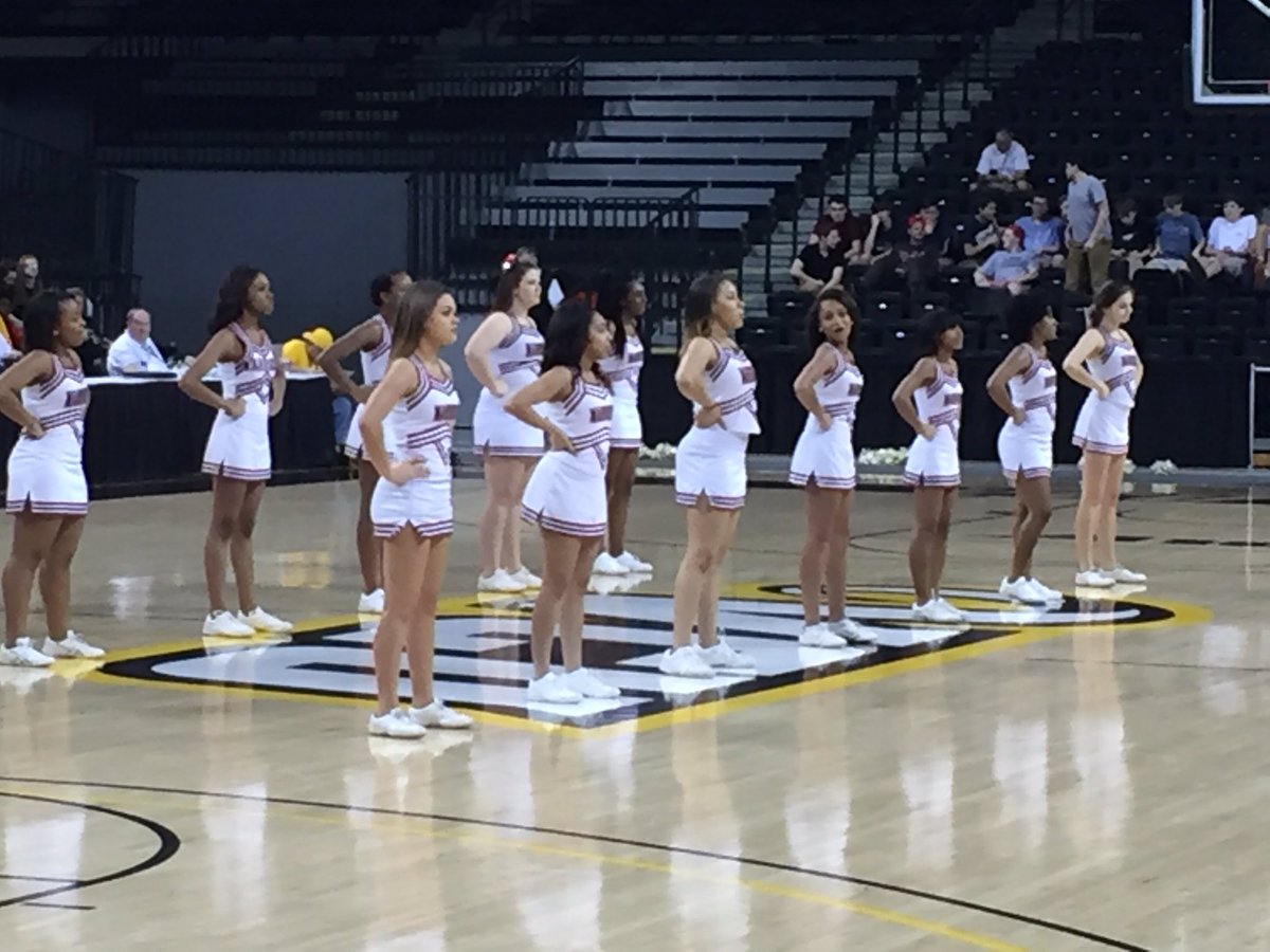 Vista High School Cheerleaders - UrbanDine