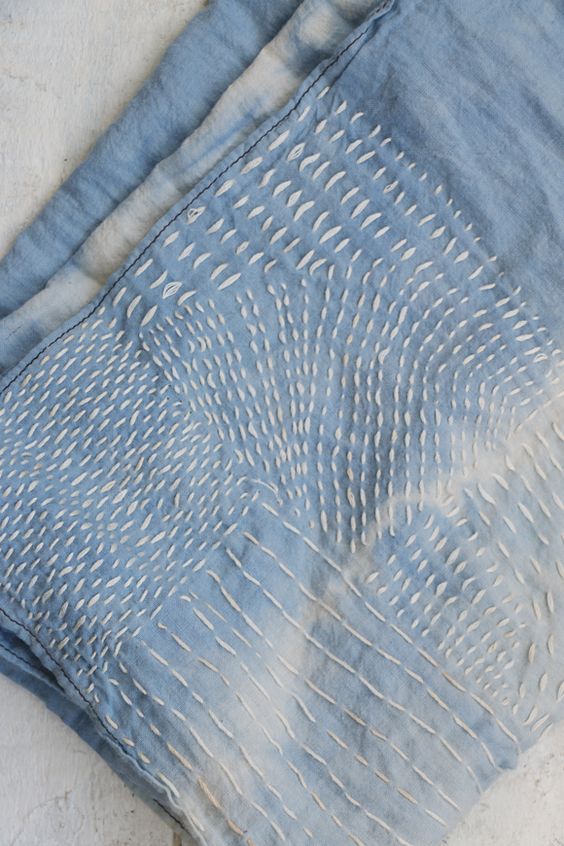 캡틴프록 On Twitter 요즘 관심있는 자수는 일본 전통 기법 사시코刺し子 전통적으로는 옷감을 기우는데 사용되었는데 주로 러닝 스티치를 사용해 복잡한 기하학적