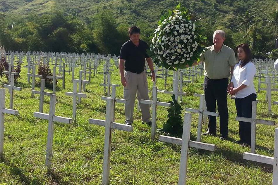 LOOK: Former US Vice President Al Gore on Saturday visited the Yolanda ...