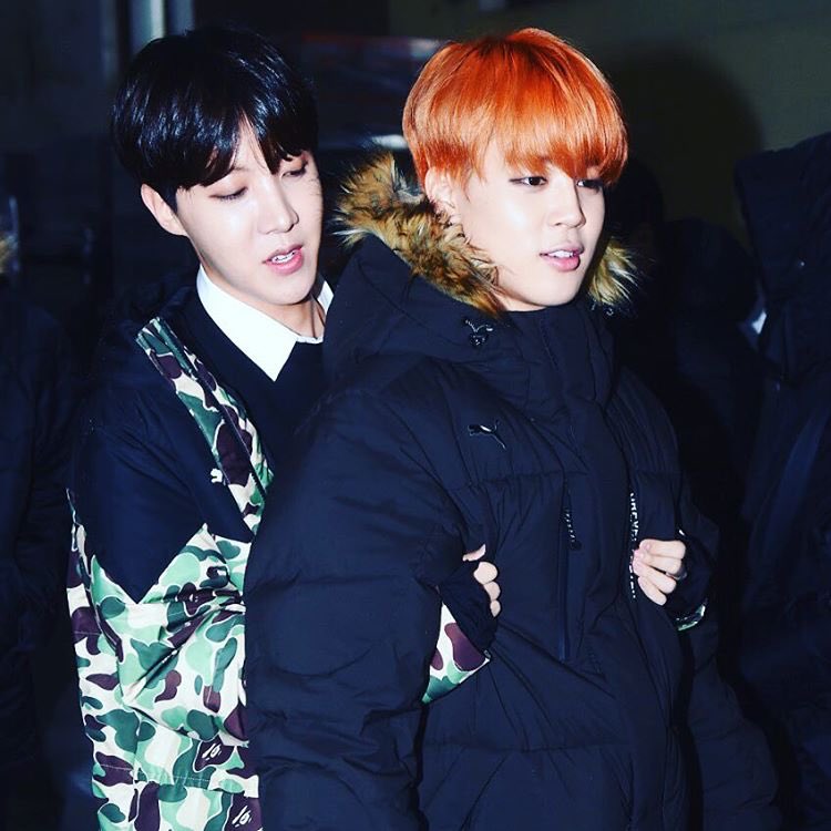 Jimin jhope hug me!! - image #4153952 on Favim.com