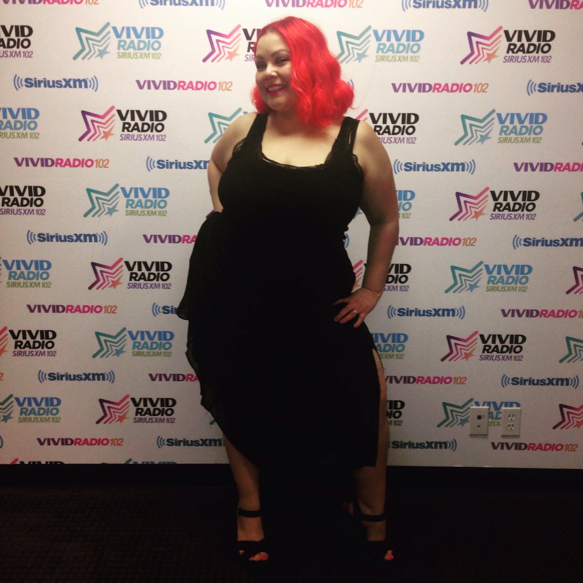 Magic Alexander 1976: April Flores in Schwarz