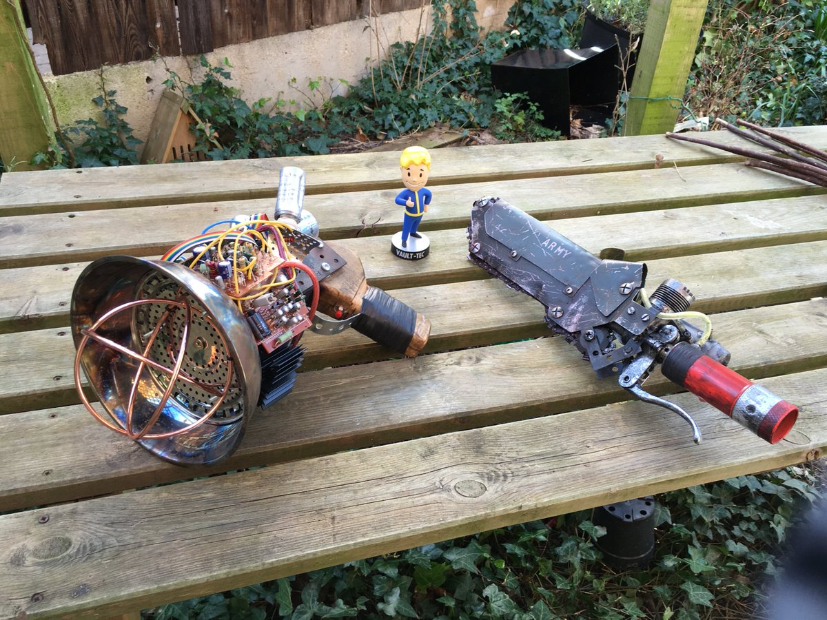 I made a RL Ripper! (That does not run) : r/fo4