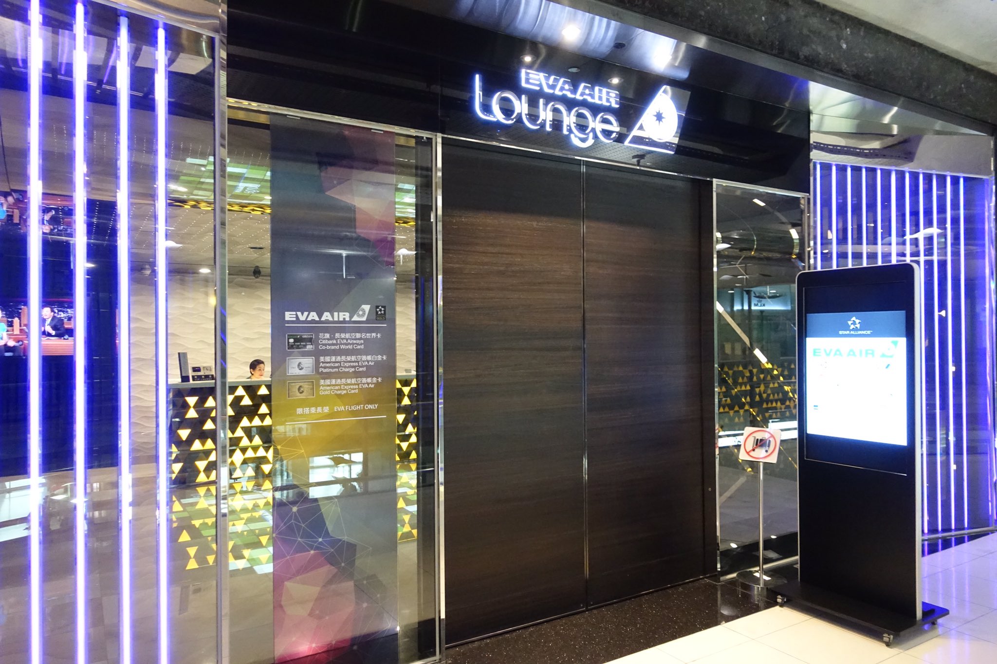 spin9 on Twitter: "@TonsTweetings ปรับปรุงมาใหม่ โต๊ะหลายแบบ อาหารเยอะ มีติ่มซำ มีสเวนเซ่นส์ มี ...