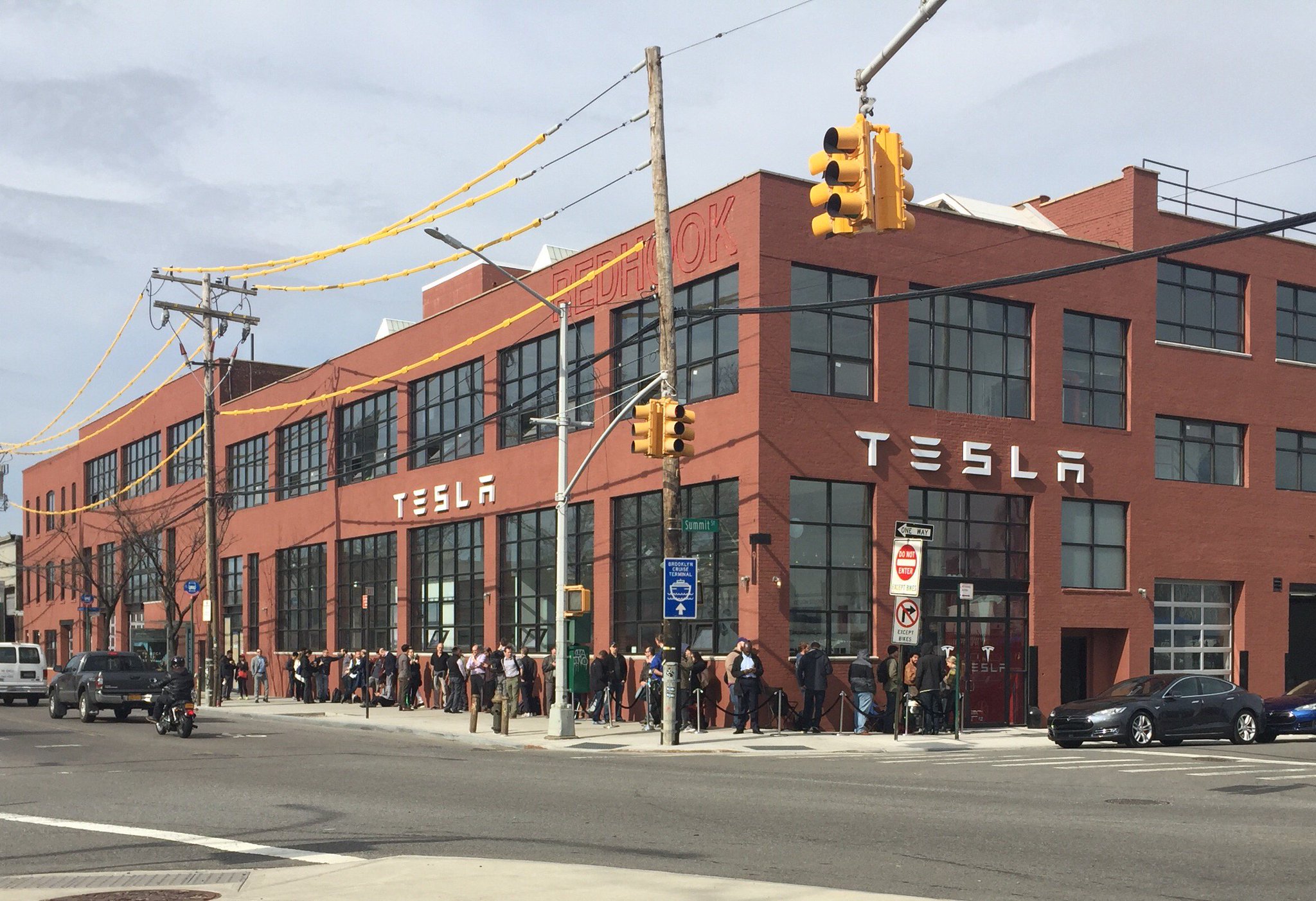 Huge lines are forming around the world to order a Tesla Model 3, sight ...