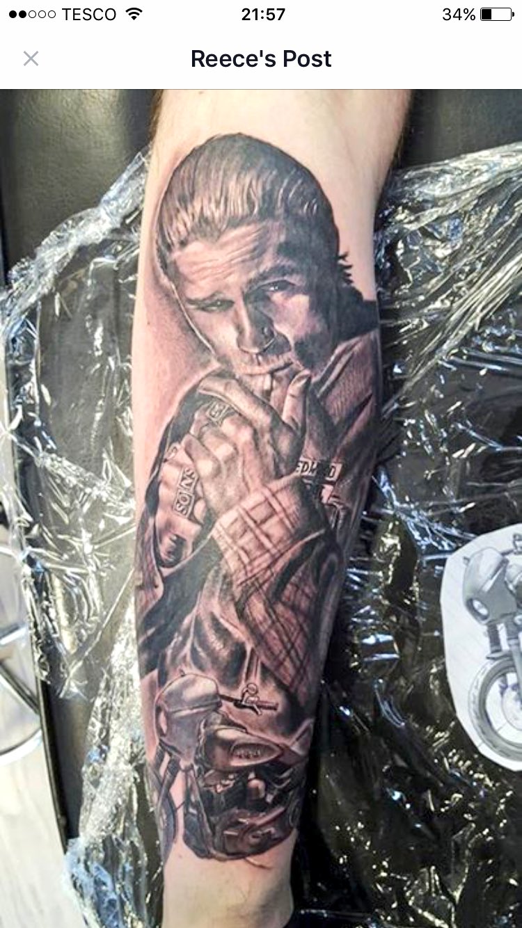 Jax Teller Hand Tattoos What's The Deal With Matt Czuchry Tattoo On