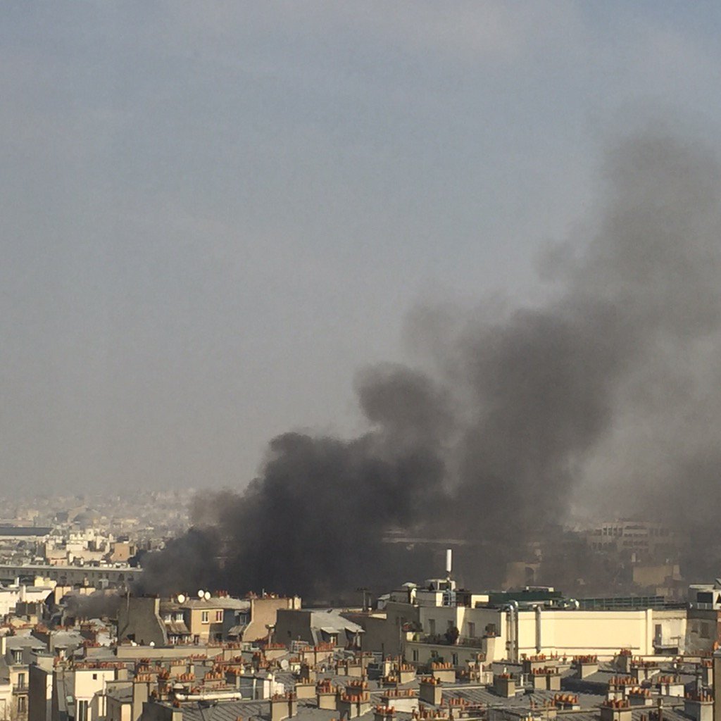 Reports of explosion & evacuation in central Paris