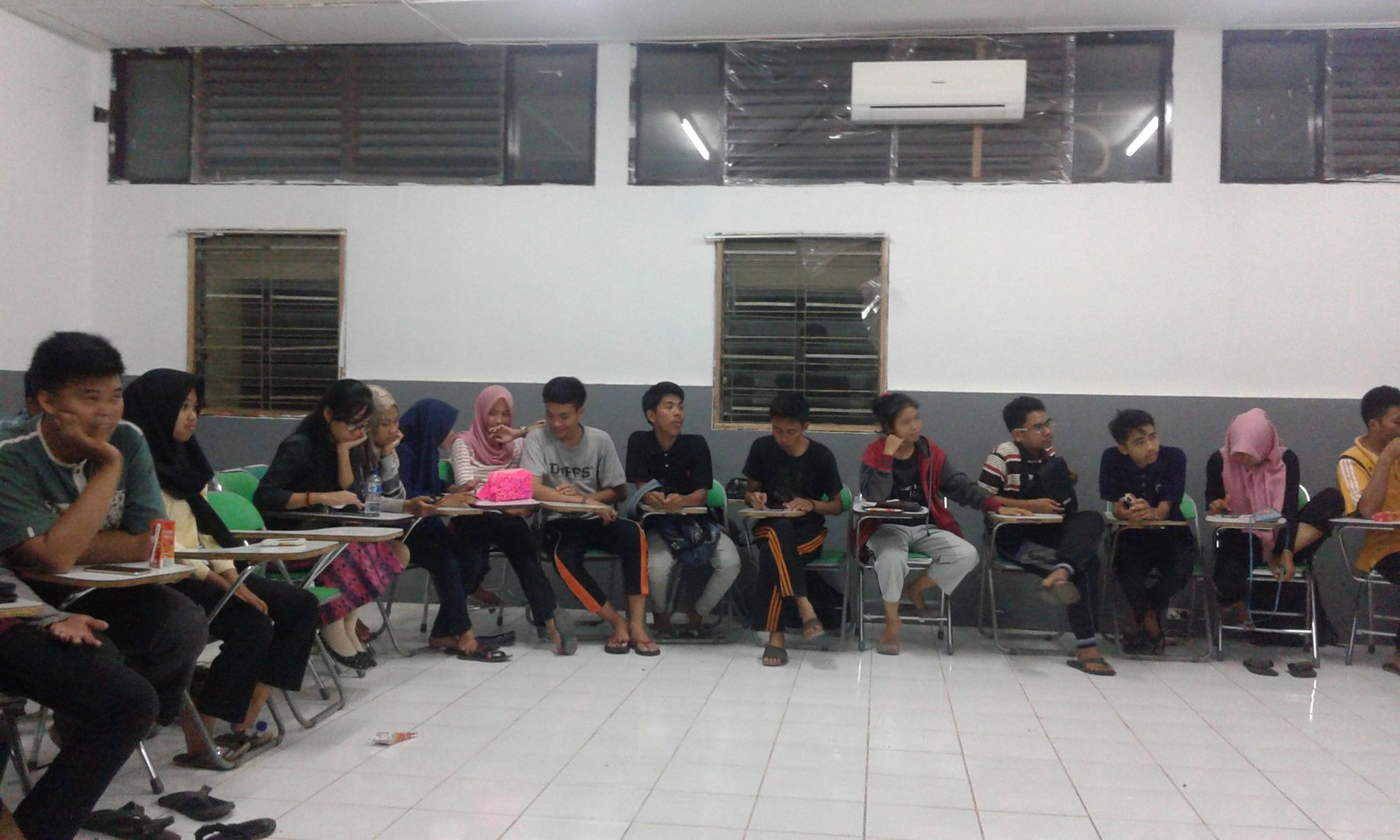 Sulapa Appa' PGSD on Twitter: "Rapat pementasan perdana.. #appatarung #ekspedisi4 #sulapaappa' # ...