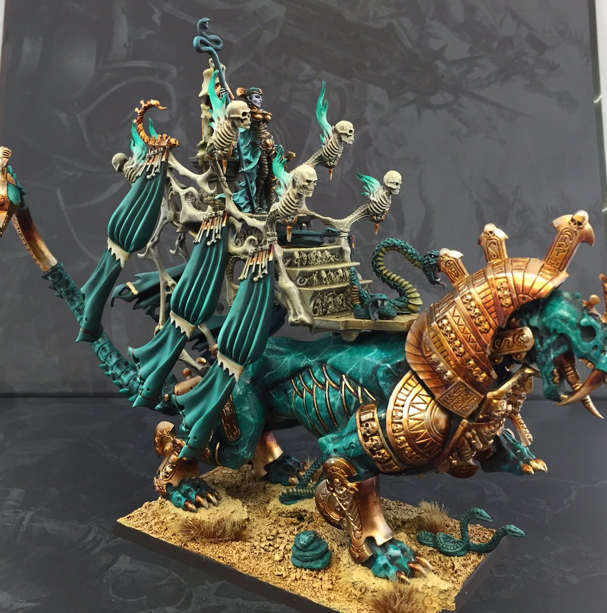 I painted a Royal Khemrian Warsphinx : r/ageofsigmar