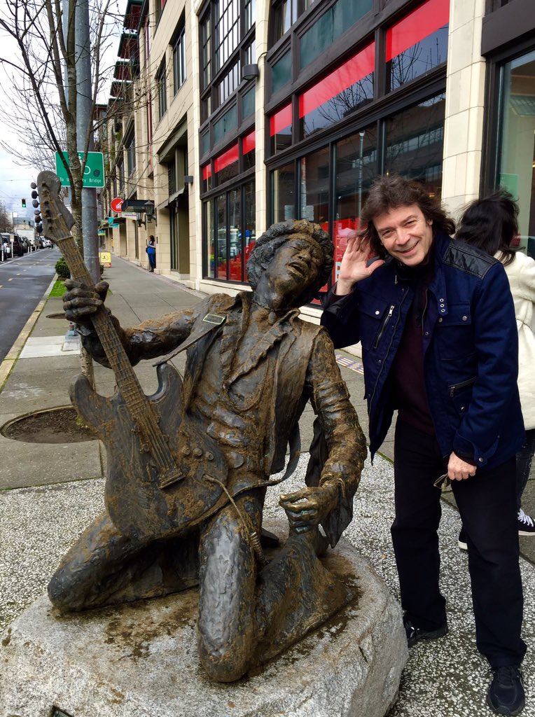 Jimi Hendrix Statue