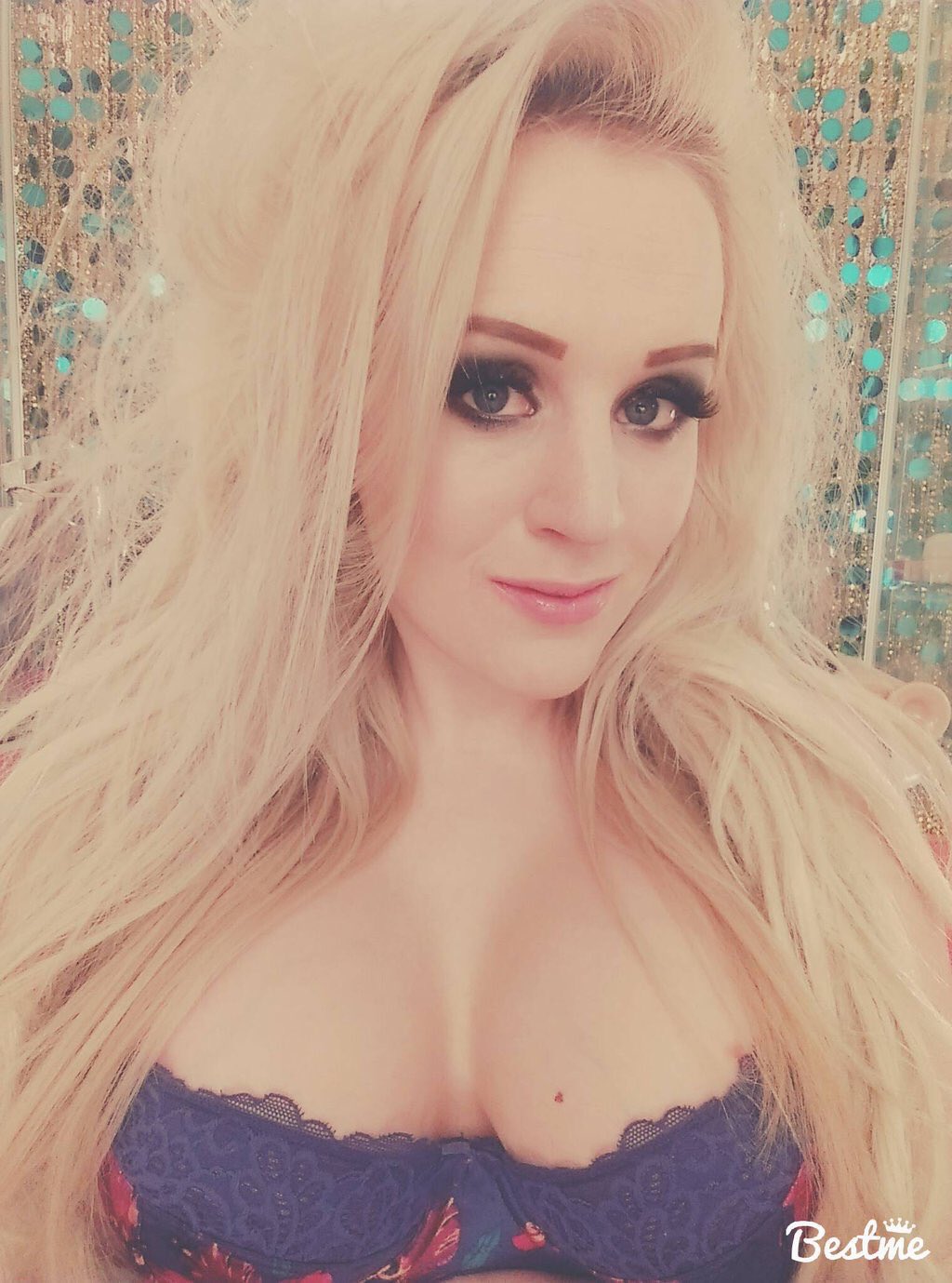 Show Me Your Bra On Twitter Damn Roxycoxmodel Looks Good In A Bra ♥