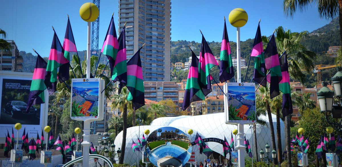 Qu'est-ce que ces drapeaux au Place du Casino ? / What are these flags ...