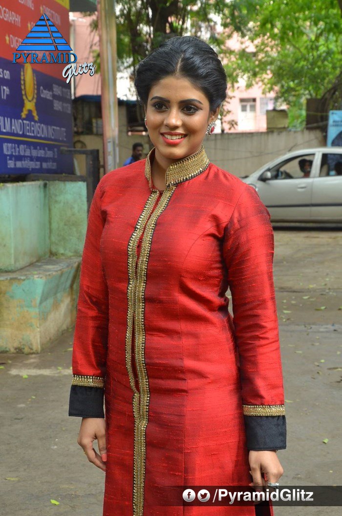 Red Tamil Movie Actress Sanam Shetty Tamil Movie Actress Gallery