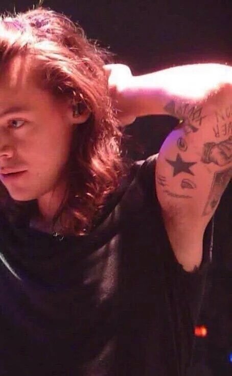 Harry Styles Biceps Harry Styles Show Off New Style | HELLO!