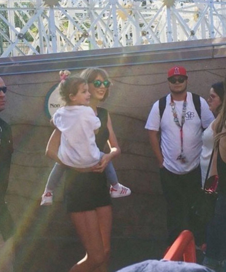 Guardaespaldas de Taylor Swift se ha hecho famoso por esta foto – Metro ... Guardaespaldas de Taylor Swift se ha hecho famoso por esta foto – Metro ...