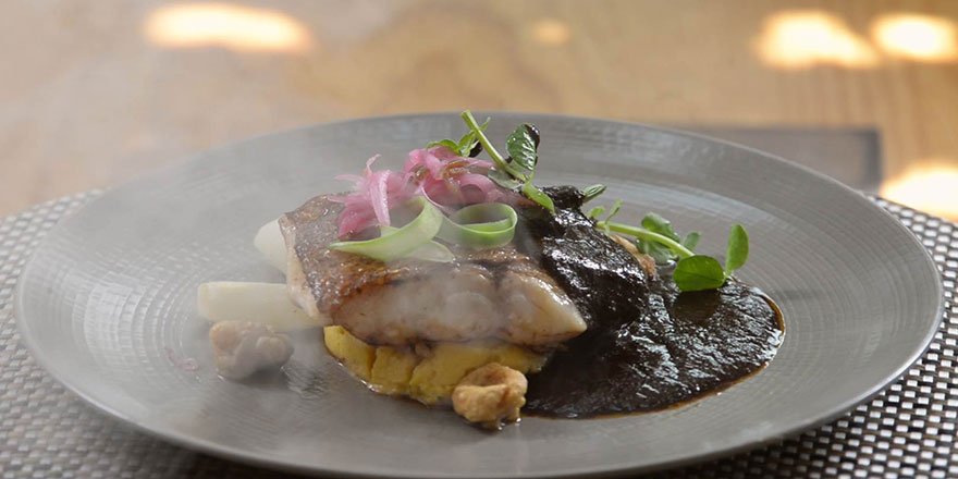 Pescado con mole chichilo, sabores de tradición oaxaqueña | Scoopnest