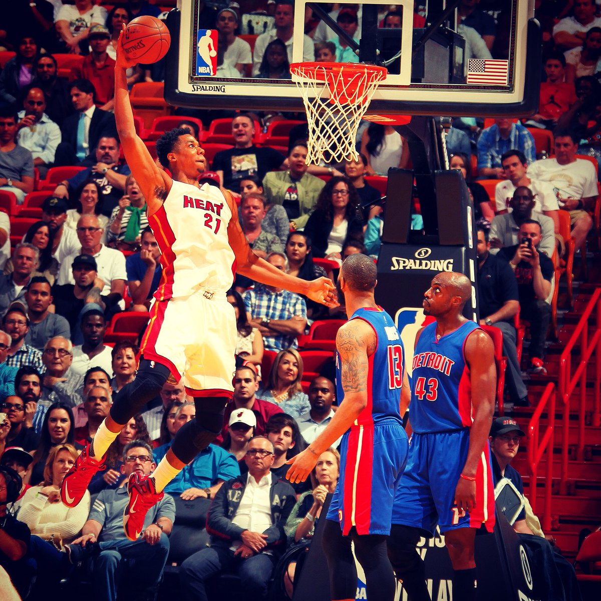 [Picture] Whiteside catches lob for slam. Defense looks on knowing they ...