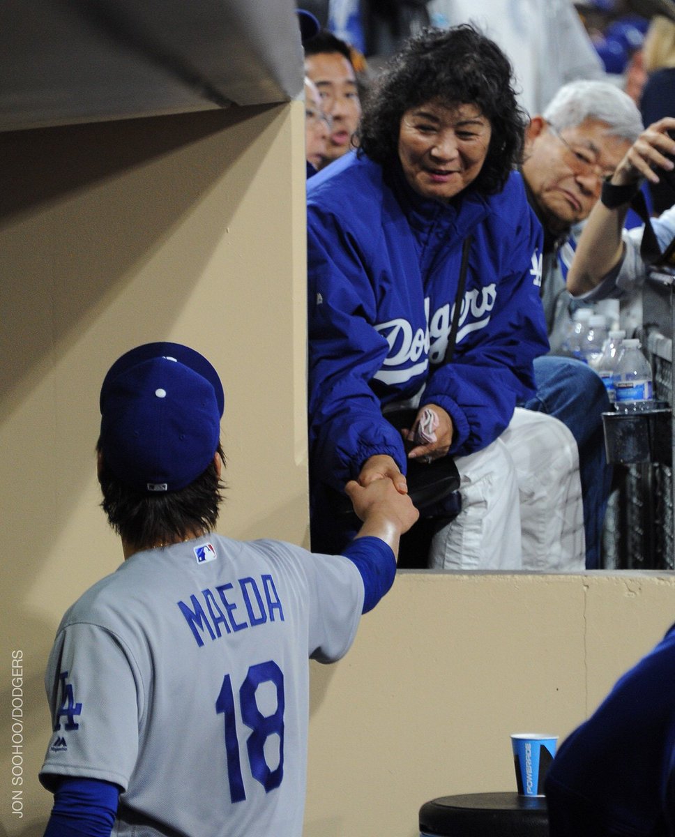 Dave Roberts' mom, Eiko, congratulates Kenta Maeda after his debut ...