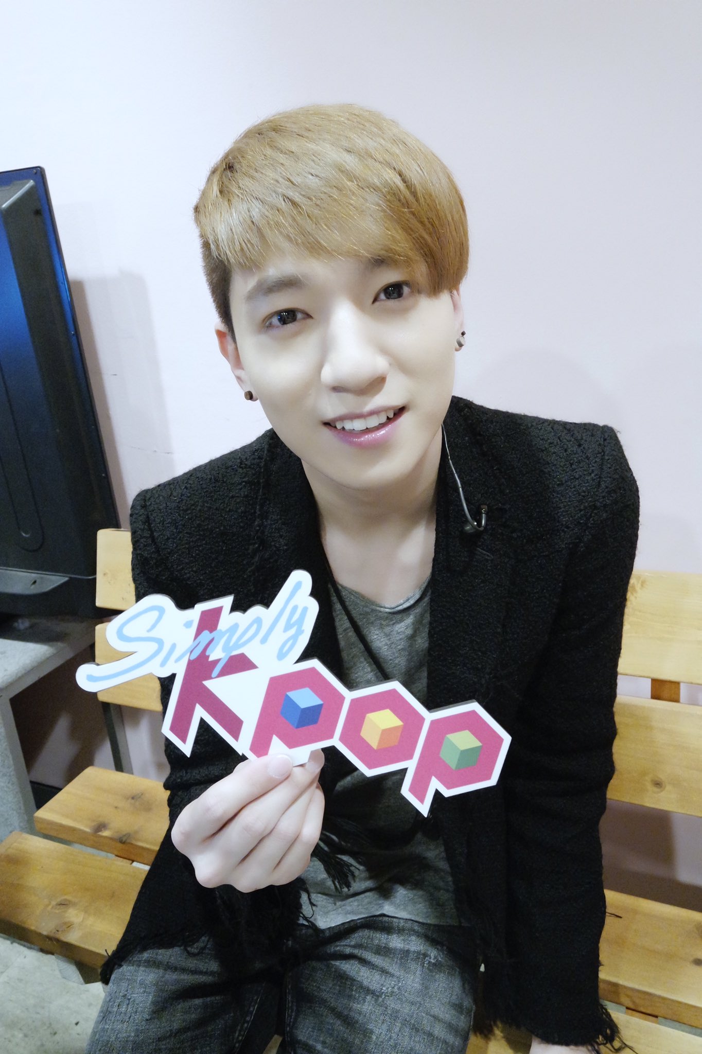 [PHOTOS] 160307 Simply K-POP #209 Backstage – SUNDAY6ID