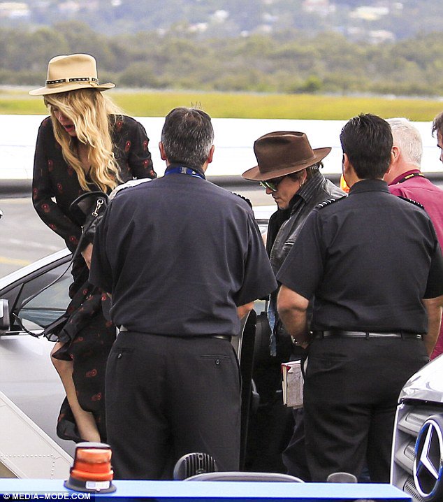Amber Heard and Johnny Depp board private jet to fly out of Australia ...