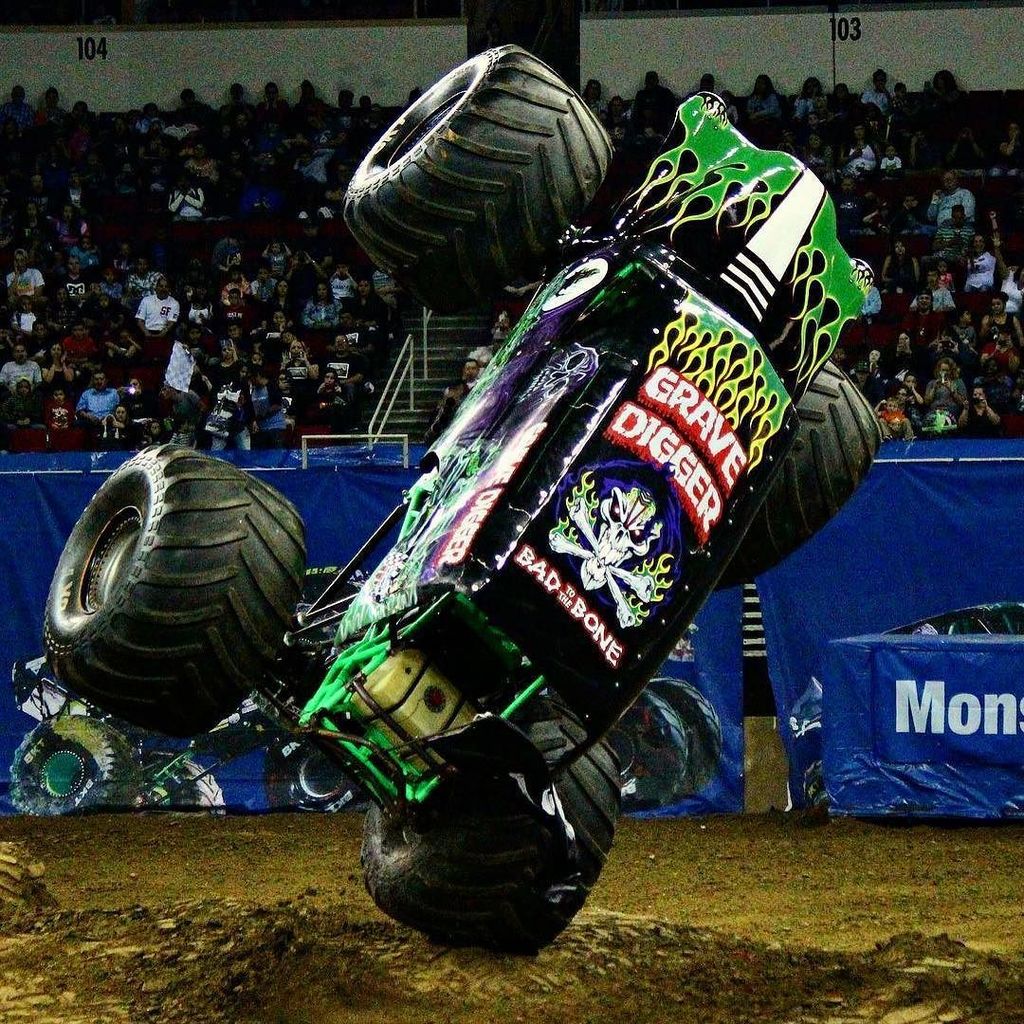 Monster Trucks Grave Digger Bad To The Bone