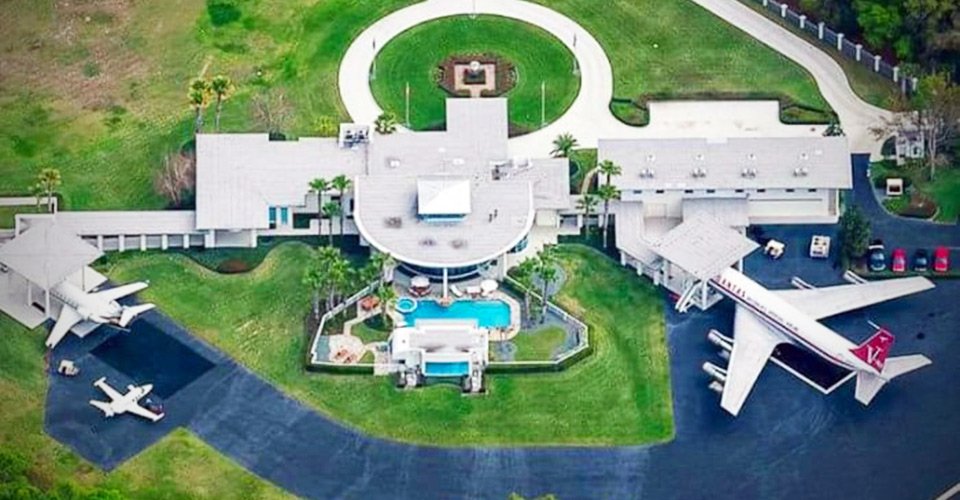 John Travolta Airport Home