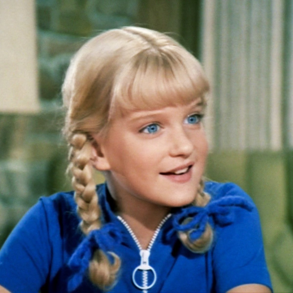 Cindy Brady is all grown up! See TheBradyBrunch actress SusanOlsen ...