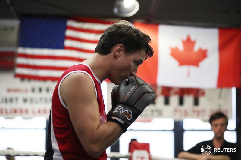 WATCH: Canada's PM Justin Trudeau gives a lesson in boxing at Gleason's ...