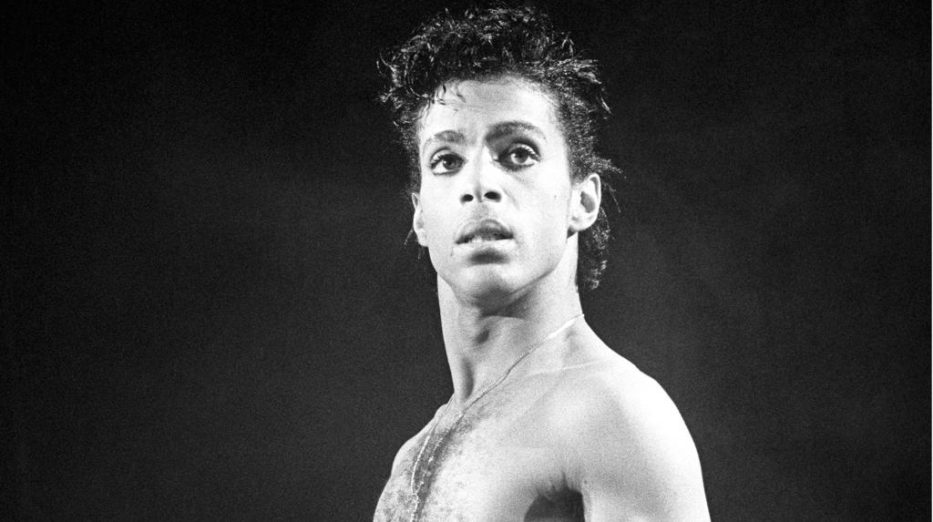 Prince leaves stash of 20,000 unreleased songs hidden inside a secret ...