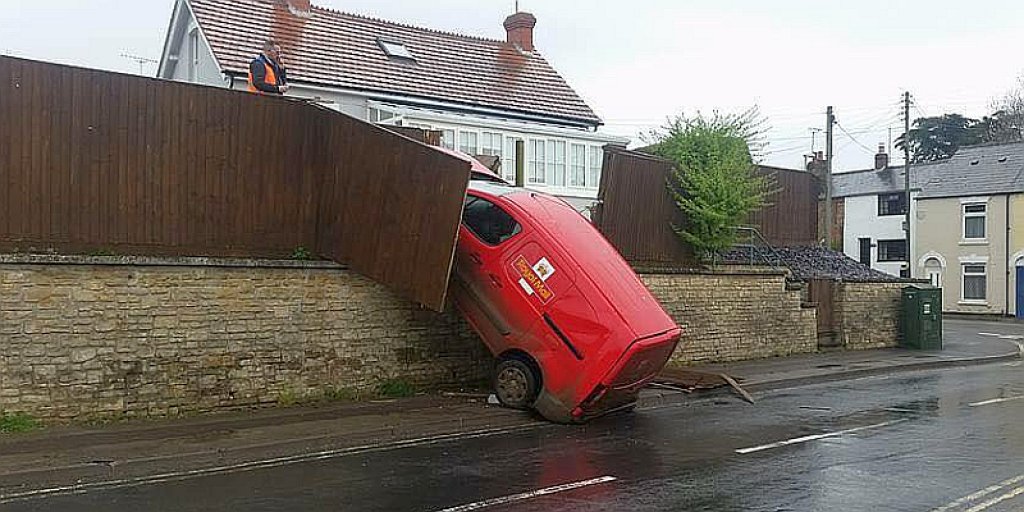 SPECIAL DELIVERY: Royal Mail van crashes through fence and gets stuck ...