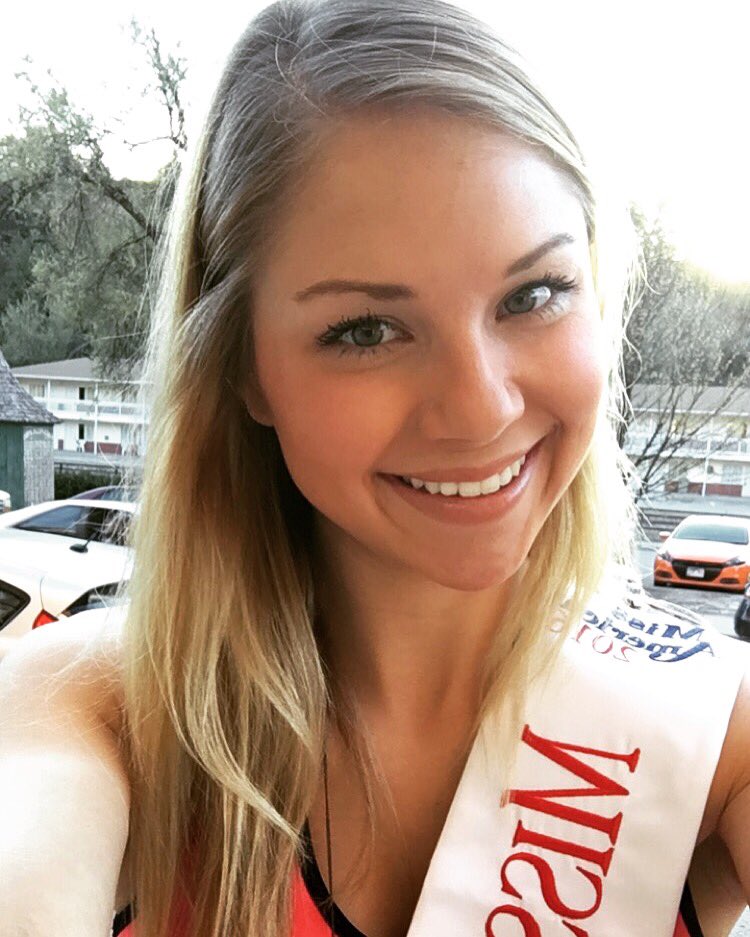 Alexandra Smiley's Instagram, Twitter & Facebook on IDCrawl