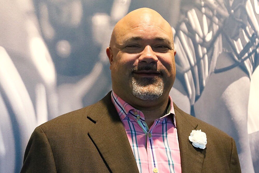Look who stopped by Halas Hall today! Former #Bears DT #97 Chris Zorich ...