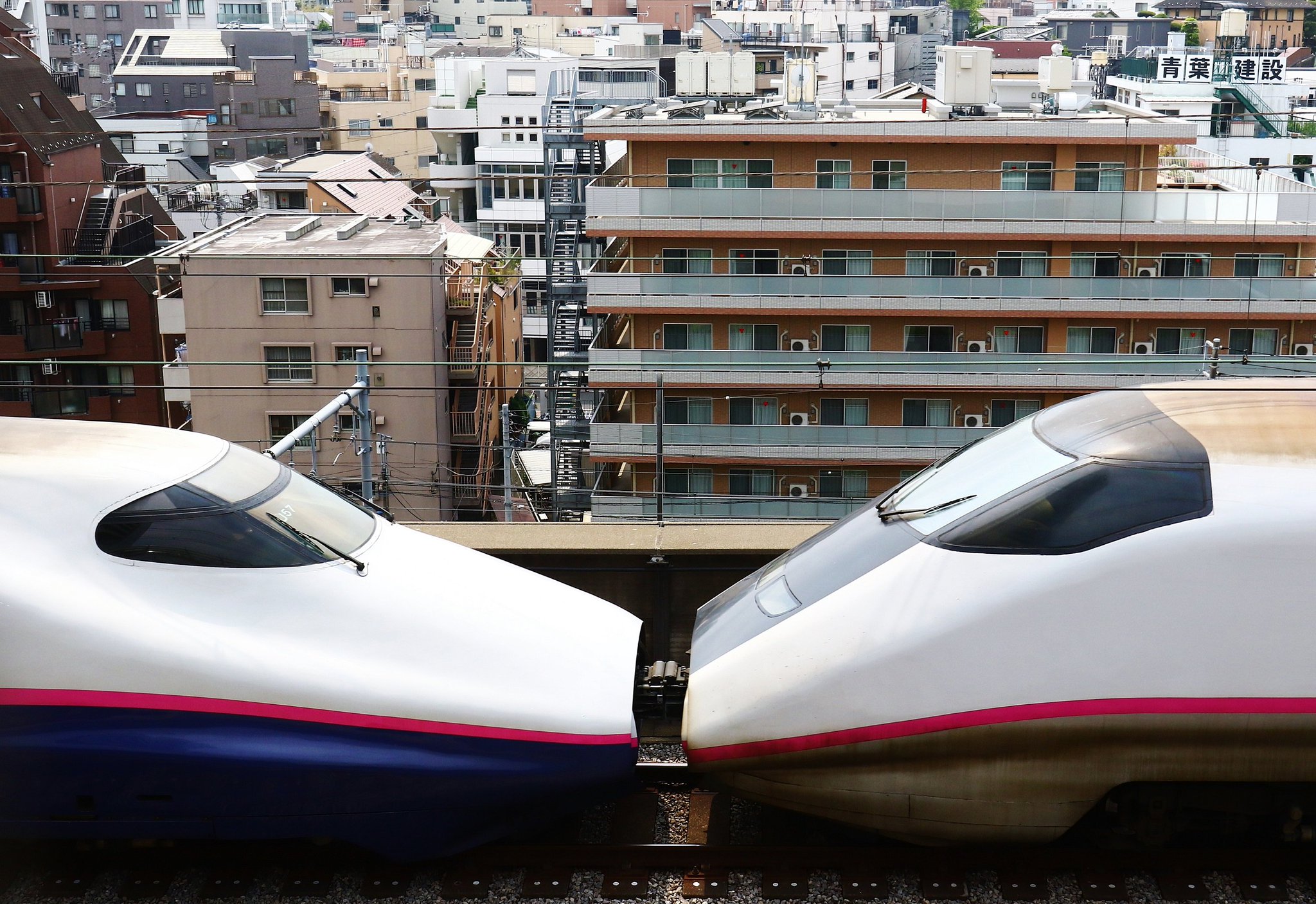 都バス on Twitter: "H28.5.2 E2系J57+E3系R22 東京へ戻った後は、折り返して大宮方面へ。住宅街に溶け込み、一瞬だけ以前のはやてとこまちの時代に戻った…。…