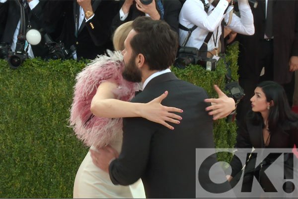 Did you see Paul Rudd and Saoirse Ronan's awkward air hug at the ...