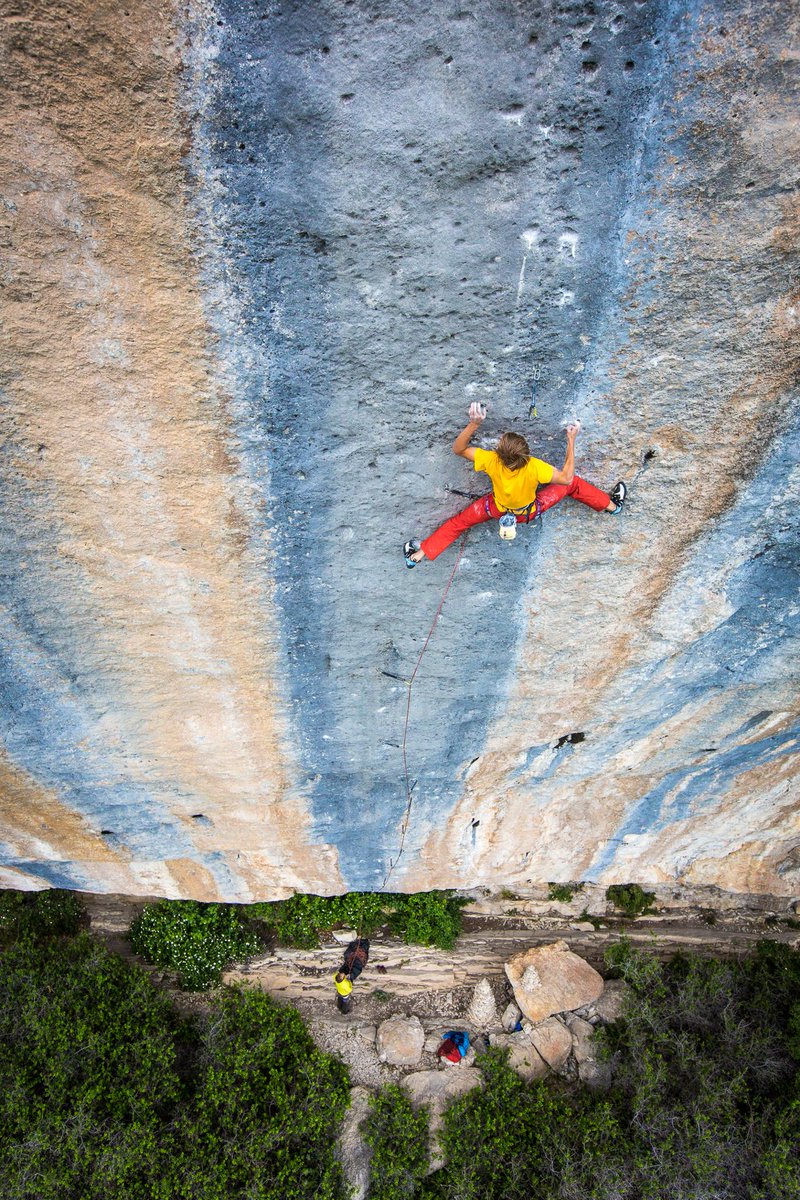 Alex Megos realizing the moves on the Céüse testpiece 'Biographie ...
