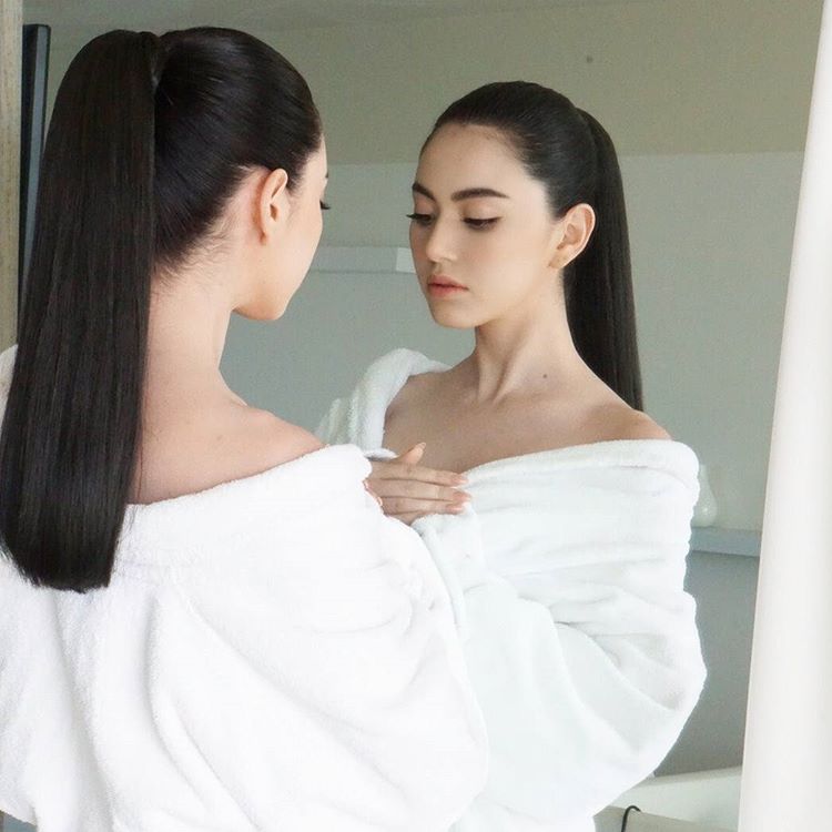 Hideko_Sunshine on Twitter: "ใหม่ ดาวิกา งานแมกนั่มในคืนนี้ มีความรวบตึง แต่งหน้าเบาๆ แต่สวย ...