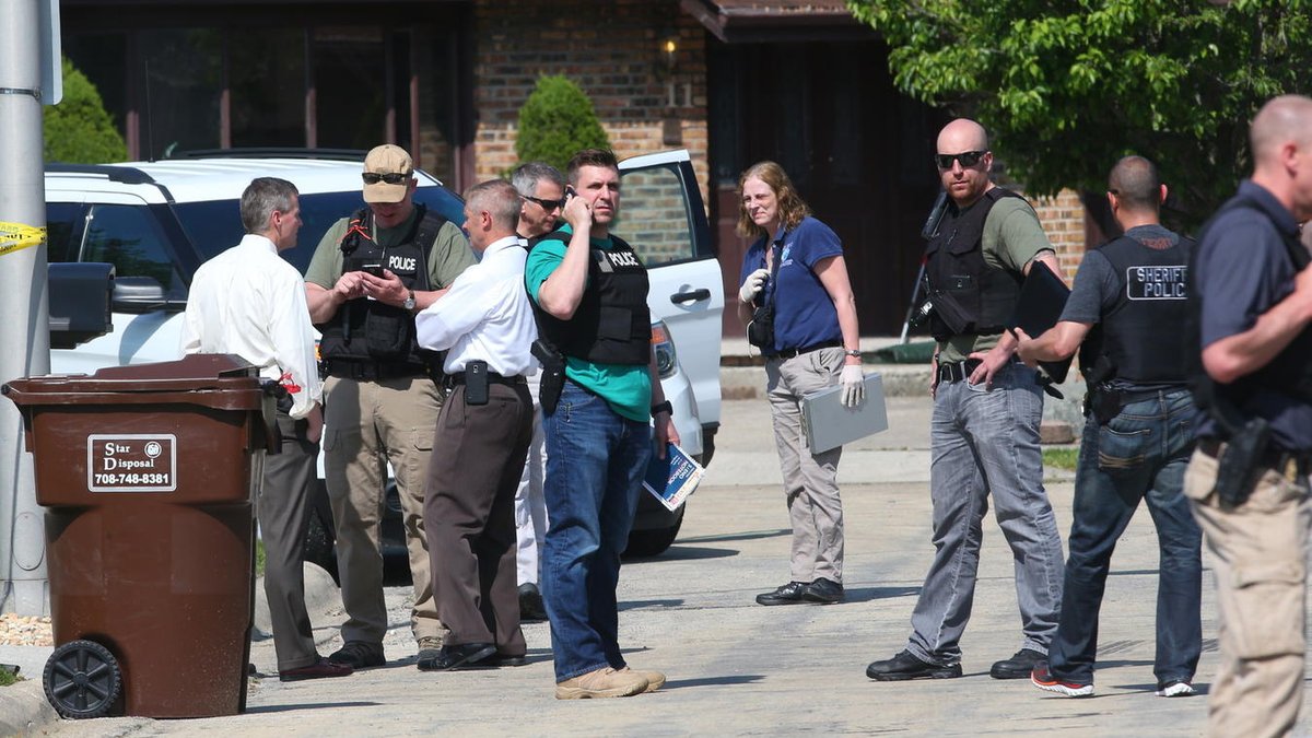 : FBI agents wounded serving arrest warrant to reputed high-ranking g...