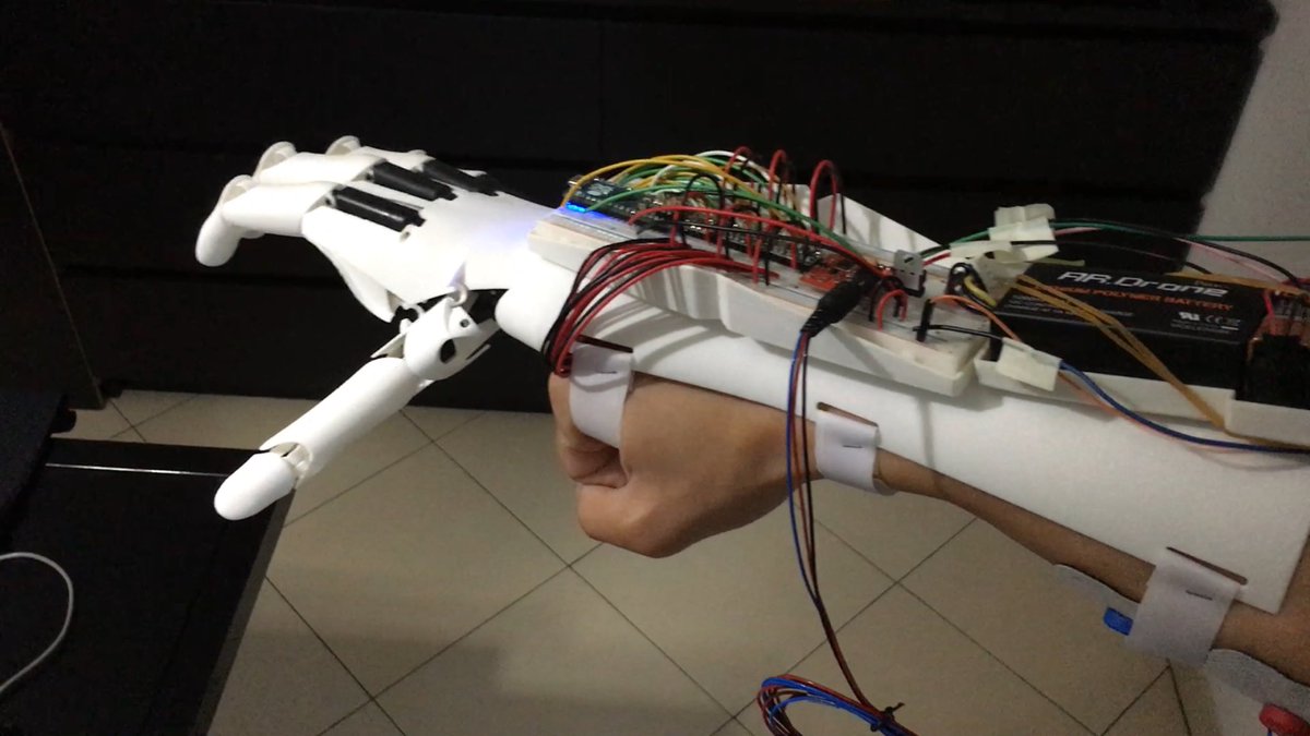 cloth Maid Infrared robotic hand arduino Melting coffee wear cloth Maid Infrared robotic hand arduino Melting coffee wear
