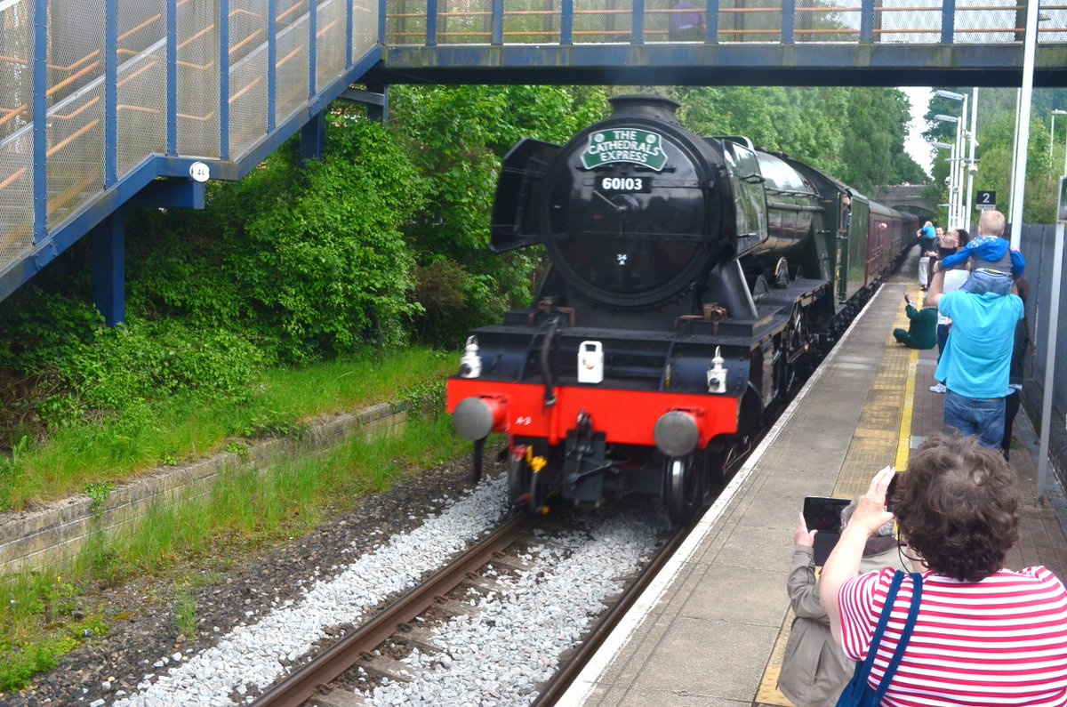 Flying Scotsman back in the south- and crowds get a better view ...