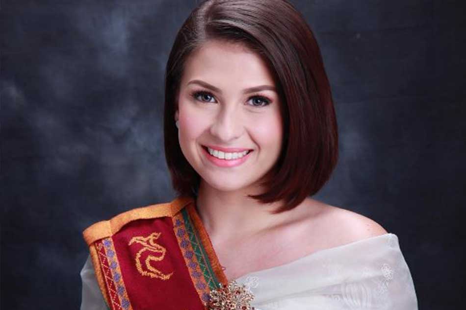 LOOK: Tippy Dos Santos graduates from UP | ABS-CBN News | Scoopnest