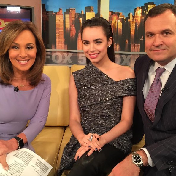 Carsonators on Twitter: "📷NEW PHOTOS: (@SofiaCarson today in New York)!💞 https://t.co/h7yHDaCgjl ...