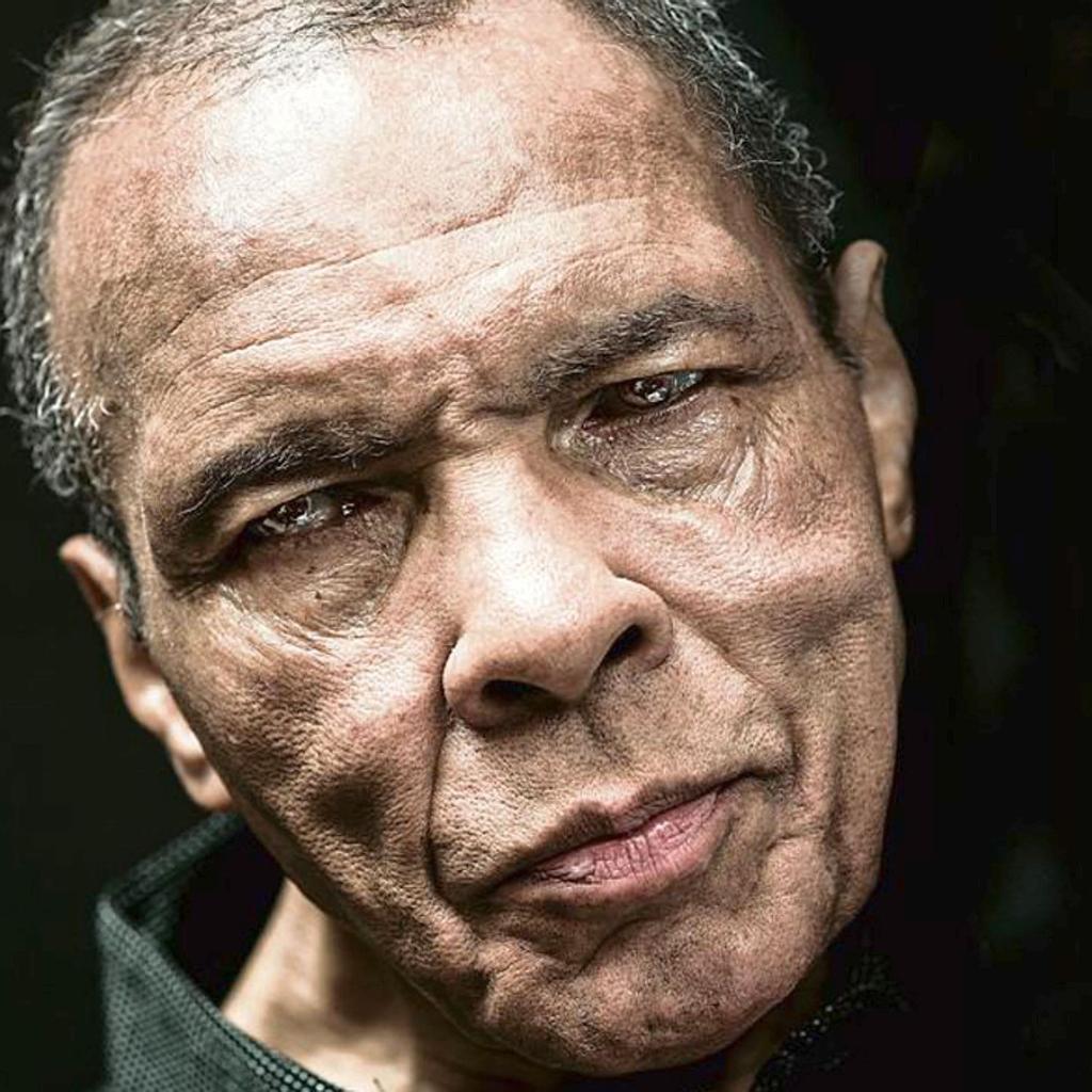WORLD EXCLUSIVE: Muhammad Ali raises his fists for the last time in his ...