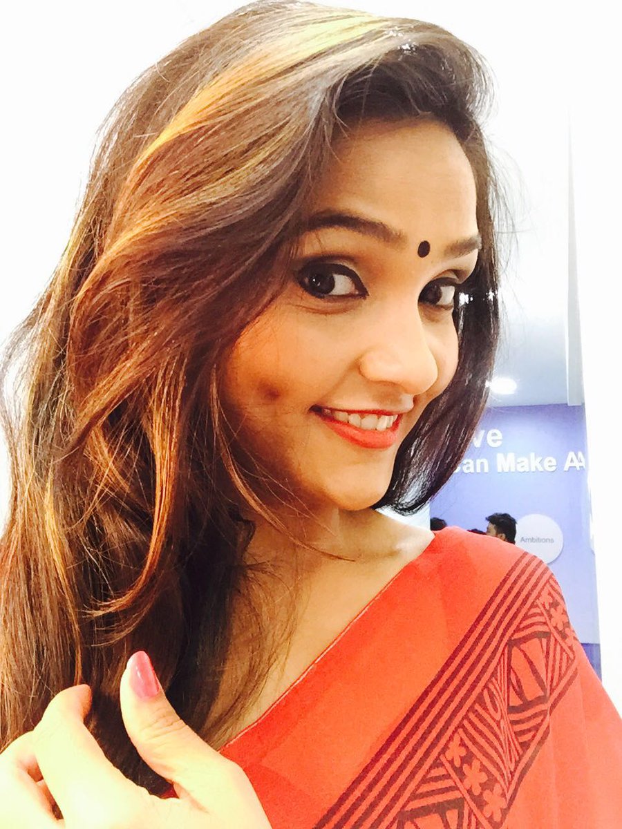 Sonal Mishra (@AnchorSonal) | Twitter