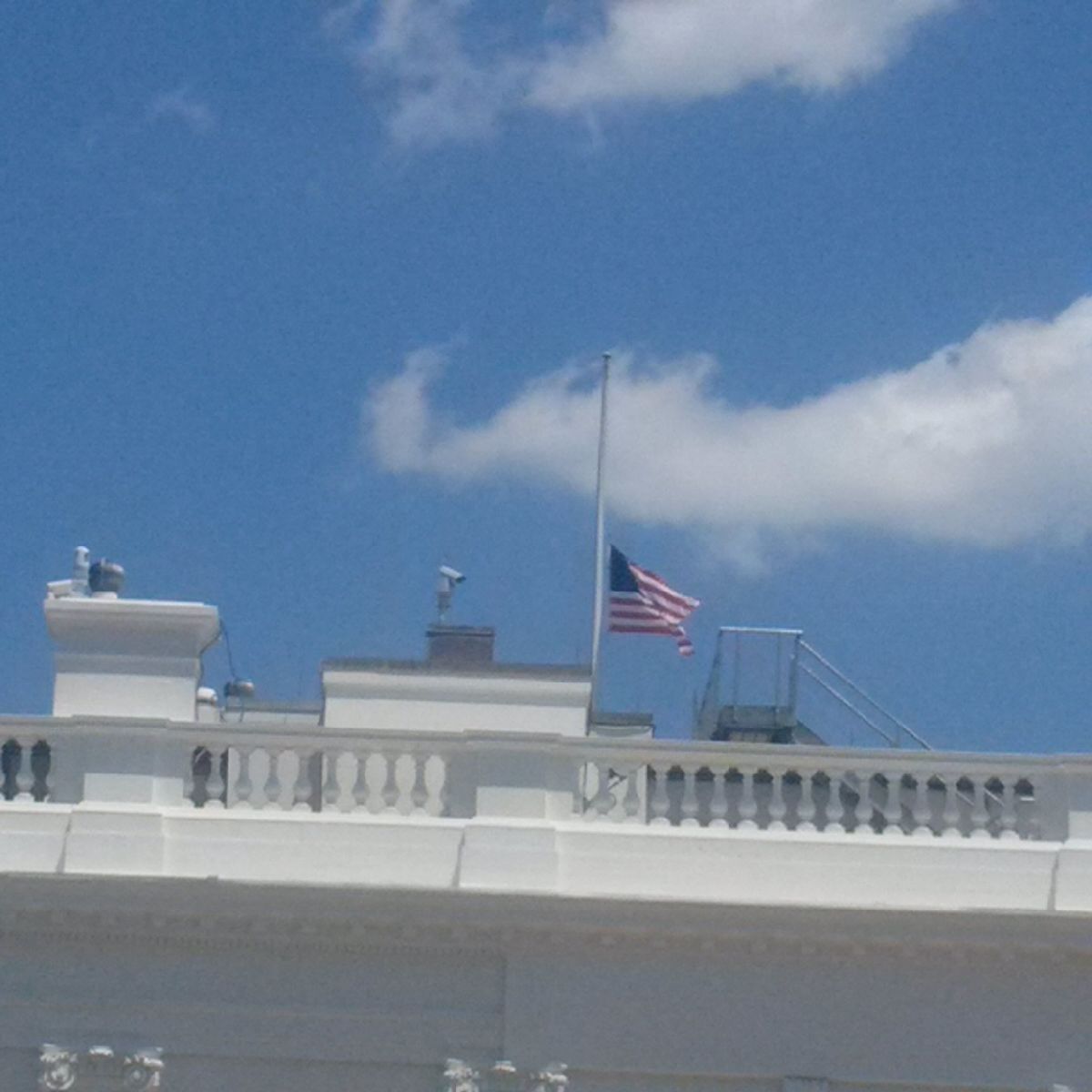 Flag atop White House lowered to half-staff per presidential proclamation. (CBS photo by Jeff ...